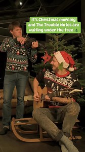 Merry Christmas 🎄 May your holiday be filled with Music and Joy! Thanks to all of you gorgeous Troublemakers who made it to a show this year 🫶 #merrychristmas2024 #violin #ChristmasMusic #xmas2024 | The Trouble Notes