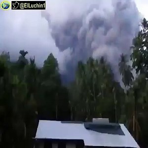 O vulcão Manam entrou em erupção de alto impacto.