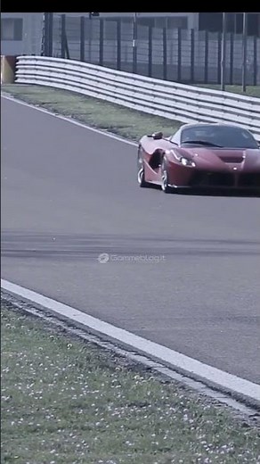 Ferrari LaFerrari Acceleration Brutal Sound + POWERSLIDES