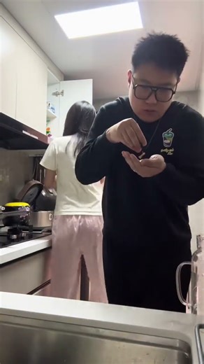 Girlfriend I m always chasing after you to clean up#Couple s Daily life#Boyfriend from Nor