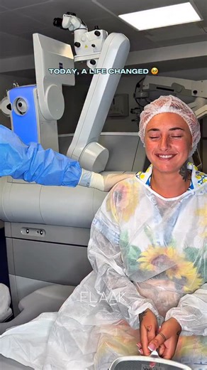 She did this as a tribute to her father 🥹, who had blue eyes. On the advice of New Color team, she chose a mix between Azure and Sky Blue color 🩵💙 for a deep and enlightened look 🤩. Surgery took place in Nice, France 🇫🇷. This is an eye color change procedure using the FLAAK Pro technique, the most advanced and natural keratopigmentation 🔬. Keratopigmentation (FLAAK) is an innovative laser surgery that offers a painless & permanent transformation of the eye color. Performed exclusively by 