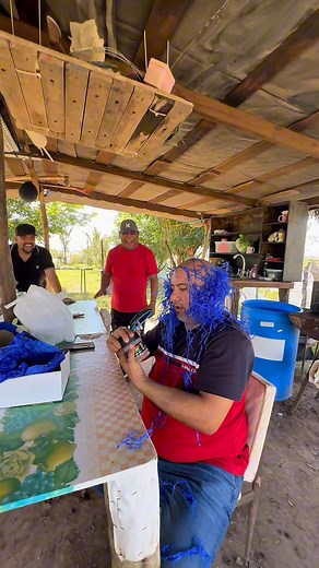 Le llevamos un regalo, no le gustó y hasta nos corrio | El compa diego