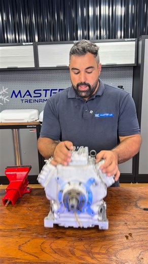 Marcus Roger Master Ar Condicionado e câmbio automático on Instagram: "Compressor ar condicionado ônibus desmontei ele todo"