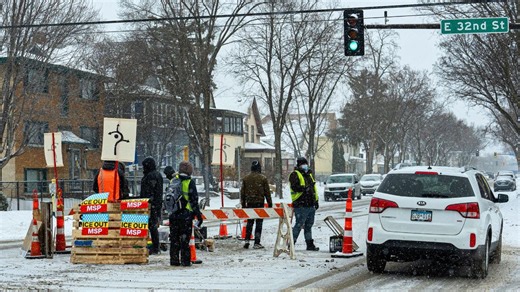 Anti-ICE activists set up Minneapolis street checkpoint to identify federal agents