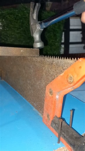 Restoring a Rusty Saw in Minutes — No Special Tools Needed!”