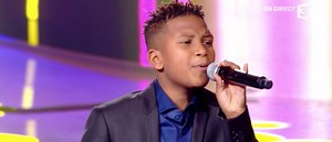 "Tout le monde debout"... La (petite) gaffe des Kids United au Téléthon (VIDEO) - Télé 2 Semaines