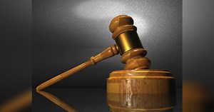 Cops in dock for receiving bribes to set free detainees | New Straits Times