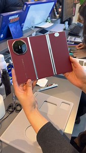 20K views · 162 reactions | Can you tell the difference in the Huawei XTS's invisible full-coverage screen protector? Don't want a case for your foldable screen? Get a full-coverage screen protector! Minor bumps and scratches are no problem, and the inner screen has a matte finish that resists fingerprints—perfect protection! #ScreenProtectionCase #FullCoverageScreenProtection #TopicOfConcernToThePublic | Trendy Tech Review | Facebook