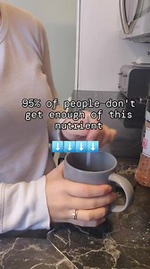 FIBER. ⬇️ Why is fiber good for you ? Aid digestion and elimination Increase satiety to support weight loss and prevent overeating Reduce the risk of heart disease, diabetes, and digestive tract issues Regulate blood sugar levels Reduce inflammation Support a healthy gut microbiome by “feeding” live probiotics women should aim to get at least 21-25 grams of fiber per day, while men should strive to get 30-38 grams of fiber per day. ----‐‐-------------- What are some foods you can eat to increase