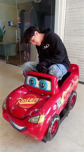 Man falls off coin-operated ride in Mexico