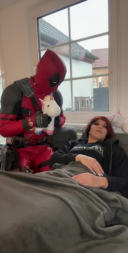 Warum ist sie denn jetzt so? #deadpool #funny #squeeze #goviral #foryou #fyp #mrpoolcosplay