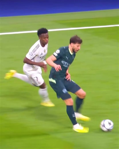 Vinicius POCKETED by Ruben Dias 😮‍💨⚡ | Ruben Dias