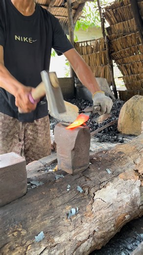 4.1K views | focus on the craftsman's left hand - Part of the process of making a grass cutting sickle #fblifestyle #blacksmith #blacksmithing | Pande Besi | Facebook