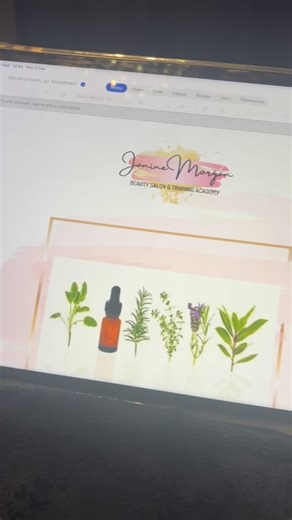 💝𝐒𝐩𝐞𝐧𝐭 𝐬𝐮𝐜𝐡 𝐚 𝐛𝐞𝐚𝐮𝐭𝐢𝐟𝐮𝐥 𝐝𝐚𝐲 𝐭𝐨𝐝𝐚𝐲 𝐰𝐢𝐭𝐡 𝐭𝐡𝐞 𝐟𝐚𝐛𝐮𝐥𝐨𝐮𝐬 @kirstyyeulettbeautyandskin 𝐥𝐞𝐚𝐫𝐧𝐢𝐧𝐠 𝐡𝐨𝐰 𝐭𝐨 𝐛𝐥𝐞𝐧𝐝 𝐄𝐬𝐬𝐞𝐧𝐭𝐢𝐚𝐥 𝐨𝐢𝐥𝐬, 𝐈 𝐜𝐚𝐧𝐭 𝐰𝐚𝐢𝐭 𝐭𝐨 𝐬𝐞𝐞 𝐲𝐨𝐮 𝐛𝐫𝐢𝐧𝐠 𝐭𝐡𝐢𝐬 𝐭𝐨 𝐲𝐨𝐮𝐫 𝐚𝐥𝐫𝐞𝐚𝐝𝐲 𝐚𝐦𝐚𝐳𝐢𝐧𝐠 𝐭𝐫𝐞𝐚𝐭𝐦𝐞𝐧𝐭𝐬 💕 🍀Aromatherapy Essential Oil Mixing Course🍀 This course is a hands-on journey into the art and science of blending essential oils with intention and confidence. You’ll learn how i