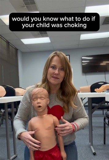 If your child is choking, don’t panic — do THIS. Most parents aren’t taught this correctly, and in an emergency you won’t have time to Google it. This is one of those videos you pray you never need… but you’ll be grateful you saved it. 👉 Save this. Share it with a parent. #momtok #dadtok #childchoking #childsafety