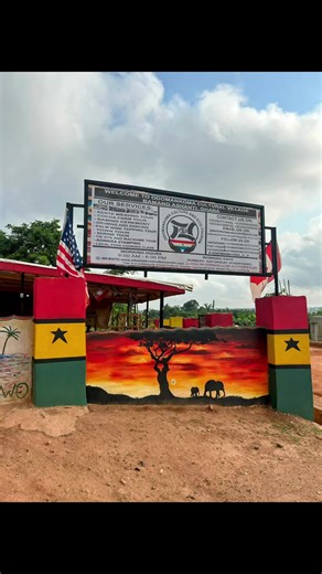 As a Ghanaian, I grew up watching my mom wear Kente Cloth on special days. On this trip to Kumasi, we learned the history of this 1000 YEAR OLD fabric. I am so blessed to have a culture that is a century old. Especially that Ghana is now the ONLY authentic owner of this patented tradition. To keep the replicas out of cheap foreign imitations, 🙅🏾‍♀️each strip is still hand woven, on a loom, and not a machine, so that it can’t be mass produced. What an absolute honor. ​⁠🇬🇭@Royallandtours @Roya