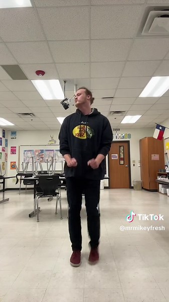 Kindergarteners Learning Left from Right in a Fun Way