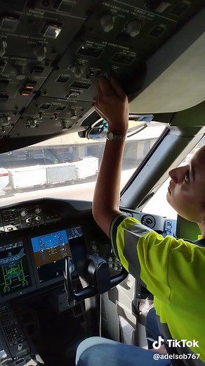 checklist complete Boeing 787-900 aeronautical mechanic in training.