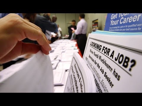 US Jobless Claims Fall to 199,000 With Christmas Week Volatility