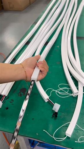 SDIP Light1766 on Instagram: "Neon flexible, perfect for every scene—indoors or outdoors! Shape them however you like to add a creative touch to any space. Bright, versatile, and always eye-catching. 😍🤩 #clublighting #nightclub #bar #disco #event #stage #ledlights #discolights #eventlighting#sdiplight #sdiplight1766 #lightingdesign #wedding #clubdesign #nightclubdesign #factory #manufacturing #ledlightfactory #lightingfactory #pixellight #china #guangdong #ldi2025"