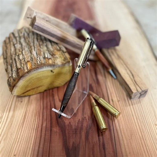 I am a veteran who lost my job due to the economic downturn. Now I make a living making some handmade pens in my own workshop. I am a true patriot and full of hope for the future of America.If you like my woodcrafts,please click here to purchase and support small business! >> | Fresheight.HS13