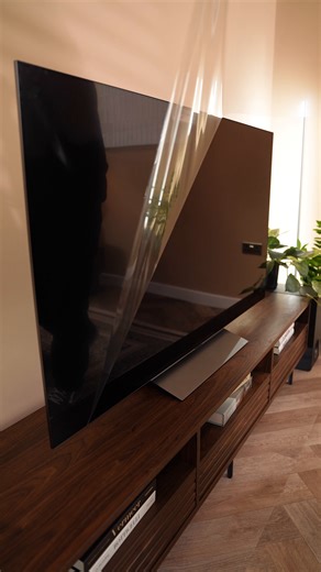 No thoughts, just peel #LGUK #LGTV #TV #Peel #Satisfying #ASMR | LG Global