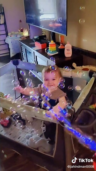 CtrlAltWreck (@ctrlaltwreck)’s videos with BUBBLES - Tokyo Machine