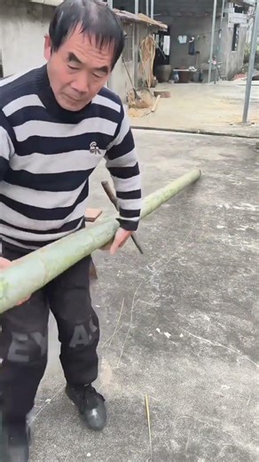 babmboo splitting with ✋with hands 144