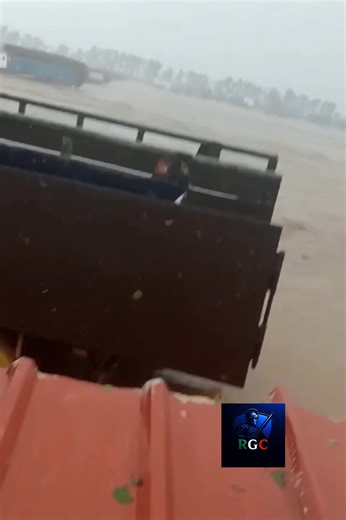 Dahil sa matinding pagka-insecure sa dating administrasyon, sa halip na asikasuhin ang mga nasalanta ng bagyo at baha sa Cebu at iba pang lalawigan na kung saan marami nang namatay at libo-libong tao ang apektado, naroon ngayon ang mga kapanalig niya sa Davao na maayos naman ang flood control structure pero inspeksyon daw kuno at pilit hinahanapan ng butas para lamang siraan ang mga Duterte. May puso pa ba ito? Kung mayroon, may isip kaya? #news #media #currentaffairs #currentevents #balita #Phi