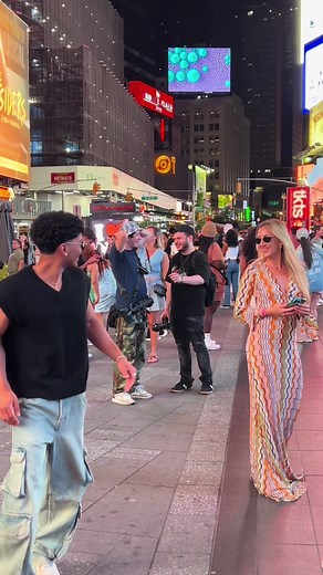 Mastering the Art of Strong Eye Contact: Techniques and Tips