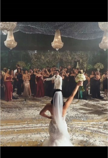 The Ultimate Guide to Wedding Songs and Bridal Bouquet Toss