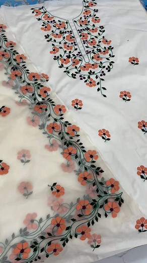 #summercollection Appliqué Aari work Hand embroidered 2Pcs dress 👗 Stuff : Shirt pure Lawn , Dupatta pure Organza For price and order plz DM Cash On Delivery All Over The Pakistan 🇵🇰 For Order please DM World 🌎 wide delivery 📦 ✈️ available Reseller’s also invited #pakistanidresses #girls #fashion #beautifull #dresses #handmade #traditionalwork #weddingdress #fashion #embroidery #mirrorwork #chikankari #gotta #mukaish #dresses | Bahawalpur Hand Embroidery