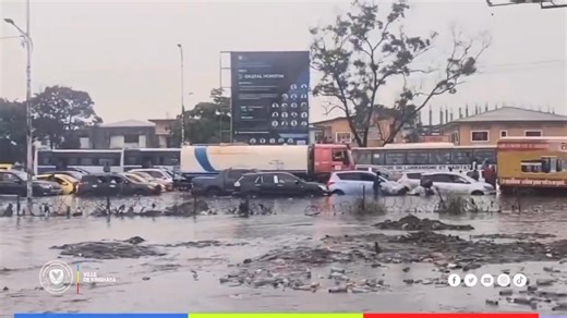 #Kinshasa : lors de sa visite d’inspection des travaux de construction du pont Cabu, le gouverneur Daniel Bumba a rassuré que ce chantier sera achevé dans 30 jours. La modernisation de ce pont va permettre de fluidifier davantage l’écoulement des eaux pluviales afin de mettre définitivement fin aux inondations sur le boulevard Triomphal, notamment aux abords du Palais du peuple. #KinshasaEzoBonga | Gouvernorat de Kinshasa