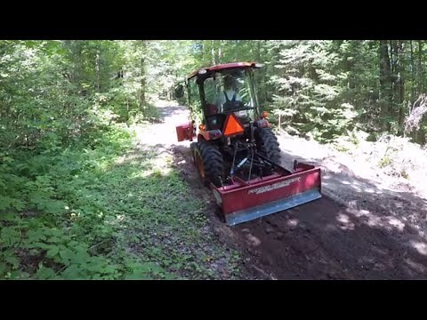 #313 Kubota LX2610 compact tractor. Grading the driveway. Creating a crown. Box Blade. Rear Blade.