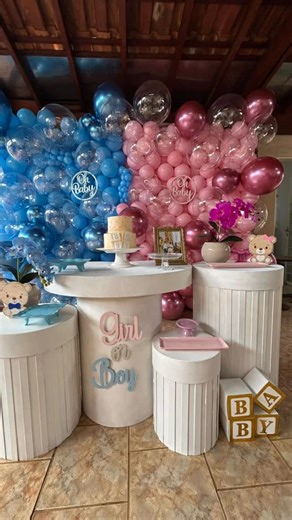 Casa da Embalagem/ Boutique da Festa MIRASSOL-SP on Instagram: "O grande dia de saber quem irá vim para completar essa família linda e abençoada, a mamãe @camilaeazevedo escolheu esse lindo paredão de balões orgânicos, desconstruídos, com encapsulação e mts bolhas, deixando um senário lindíssimo, super luxuoso para a revelação do sexo do seu bebê, a anunciação aconteceu no dia de hoje 21/12 entre familiares e amigos, e o mundo deles ficou todo colorido, pois já pais de menina, uma linda menina,