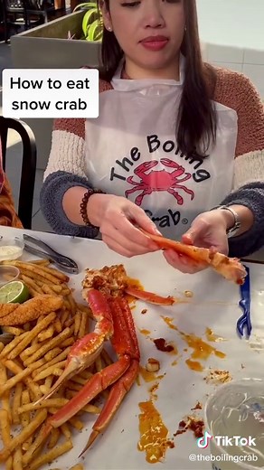 Do you know how to open crab legs yourself? Here’s a quick how-to! #boilingcrab #crab #howto #seafood #foodtiktok #hungry #eat #food #snowcrab #meat