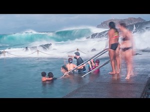 Giant waves in Kiama rock pool