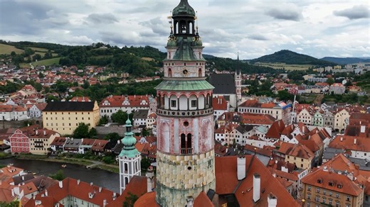Český Krumlov: Drone discovers Czech Republic's most beautiful village