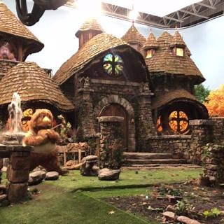 How do they make Fraggle Rock? In this behind the scenes clip from Jim Henson’s Creature Shop we see the magic from the other side of the camera. Check out our real-life Fraggle Rockstars - the puppeteers, the cast, the crew, and creative wizards of design, modeling, and puppet creation that work their magic to bring #FraggleRockBackToTheRock to life! Fraggle Rock: Back to the Rock is streaming now on Apple TV #FraggleRock | Fraggle Rock