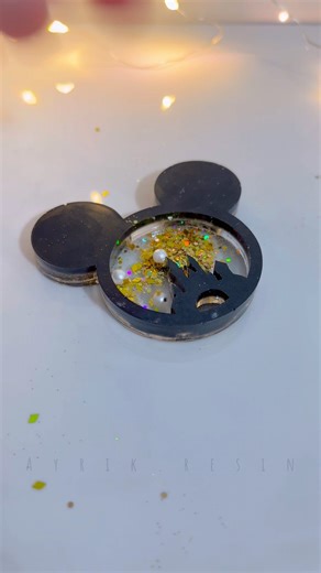 Making a Mickey Mouse🐭 Shaker Keychain 😍 Resin Art