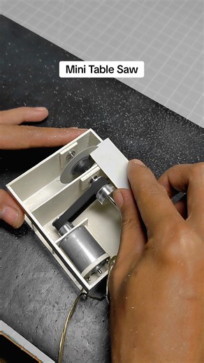 Homemade Mini Table Saw: Build Your Own DIY Tool