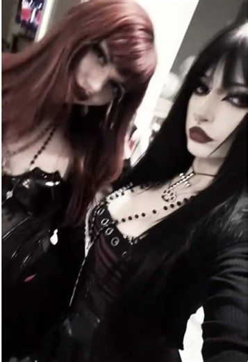 Goth Vampire Aesthetic: Styles and Makeup Tips