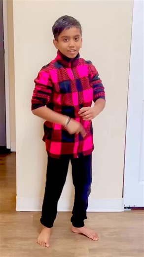 Charvick Vinayak on Instagram: "“Learn 9’s Table in Seconds - Super Easy Hack!” . . . . A quick and fun way to memorize the 9 multiplication table using your fingers. Perfect for kids, parents, and teachers 👩‍🏫👨‍👩‍👧 Learning math has never been this easy! . . . . #9TableTrick #MathHack #MultiplicationTrick #KidsLearning #FunMath EasyMath MentalMath StudyHack MathForKids QuickLearning BrainHack MathReels"