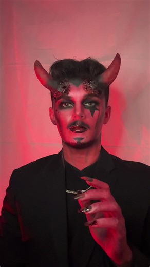 Stunning Devil Makeup Tutorial for Halloween
