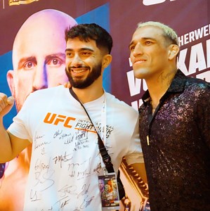 370K views · 800 reactions | Maximize your UFC experience with an Official VIP Package that includes premium seating, UFC athlete meet & greets, in-venue hospitality and more! | UFC | Facebook