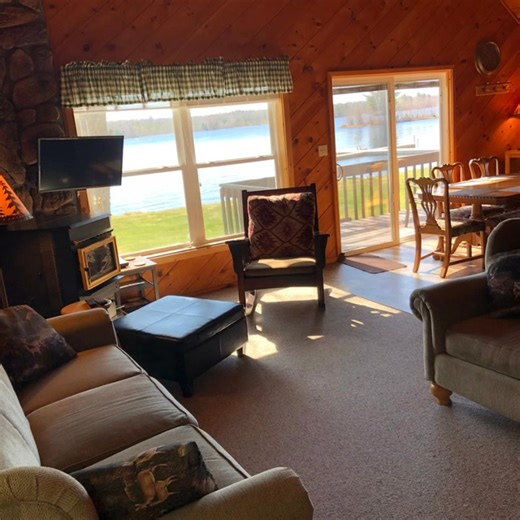 🌸A sewing weekend of comfort, creativity, and connection by the water.🌸 🧵🌸Join Us for a 3-Day Quilting Retreat near MINOCQUA , WI— Learn, Create, and Grow Your Quilting skills- SECOND SPRING DATE: 5/6/26 ……call now!!! Escape to a fun, inspiring 3-day quilting retreat where you’ll master key techniques while creating beautiful quilt blocks — skills you can use again and again for future projects! Guided by our experienced instructor, Bonnie Osness with “Lakegirlquilts”, you'll dive deep into 