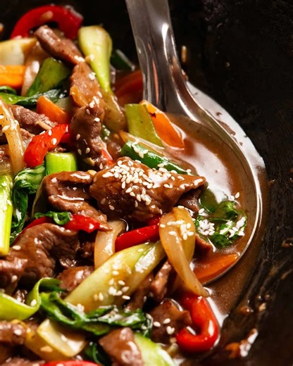 ⭐️JUST LANDED⭐️ My Easy Chinese Beef Stir Fry with tender, budget-friendly beef, plenty of veggies, and a glossy, flavour-packed sauce! https://www.recipetineats.com/easy-classic-chinese-beef-stir-fry/ | RecipeTin