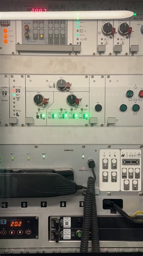 Junnos Watatsumi on Instagram: "国鉄の操作盤。 こういう質実剛健さがとてもクールよね。 こちらのお家芸であるダンスミュージックの機材を思い起こさせます。 I’m totally into this IC 🚃 control panel! It reminds me of a Eurorack modular setup. European design is so damn cool."