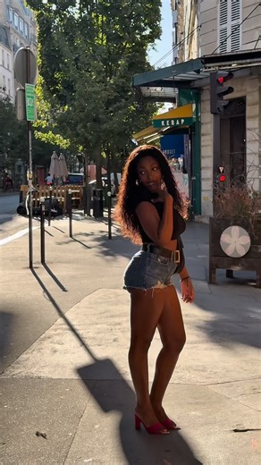 Diana Bouli | 💛🖤 | Instagram