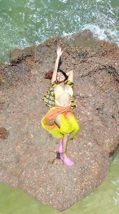 PoV : You’re Bungee jumping over me 😳🏖️👙 She sells sea shells beach ☀️🐚 #seashellsbeach #goadiaries #beachesofgoa #dronestagram #goadrone #watersoul #beachgirl #savana #urbanic | Satya Rayaprolu